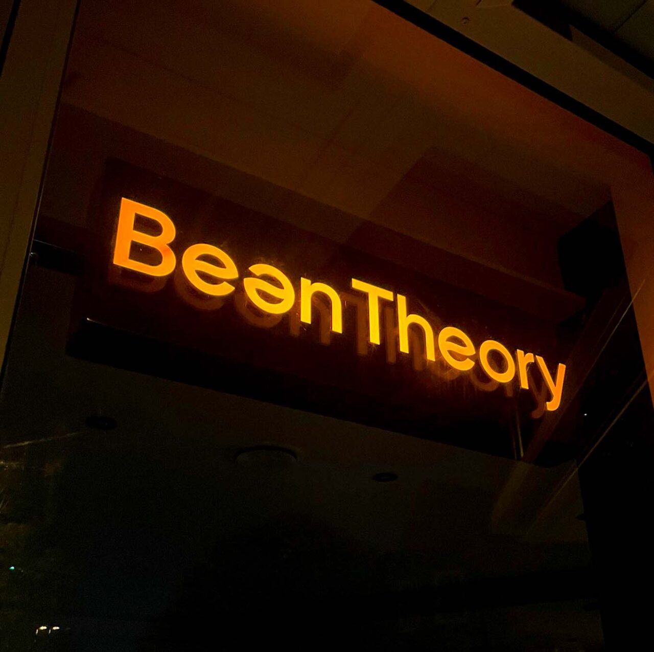 6 advantages of illuminated signage and lighting